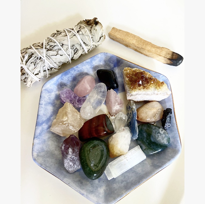 How To Work With Crystals :: carolinabenedetti